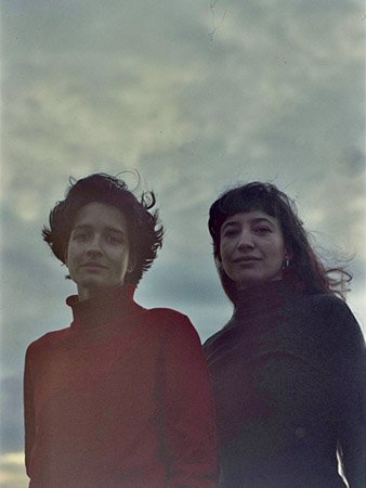 Nola Anwar, Amina Rosa Krami (v.l.n.r.) | filmportal.de
